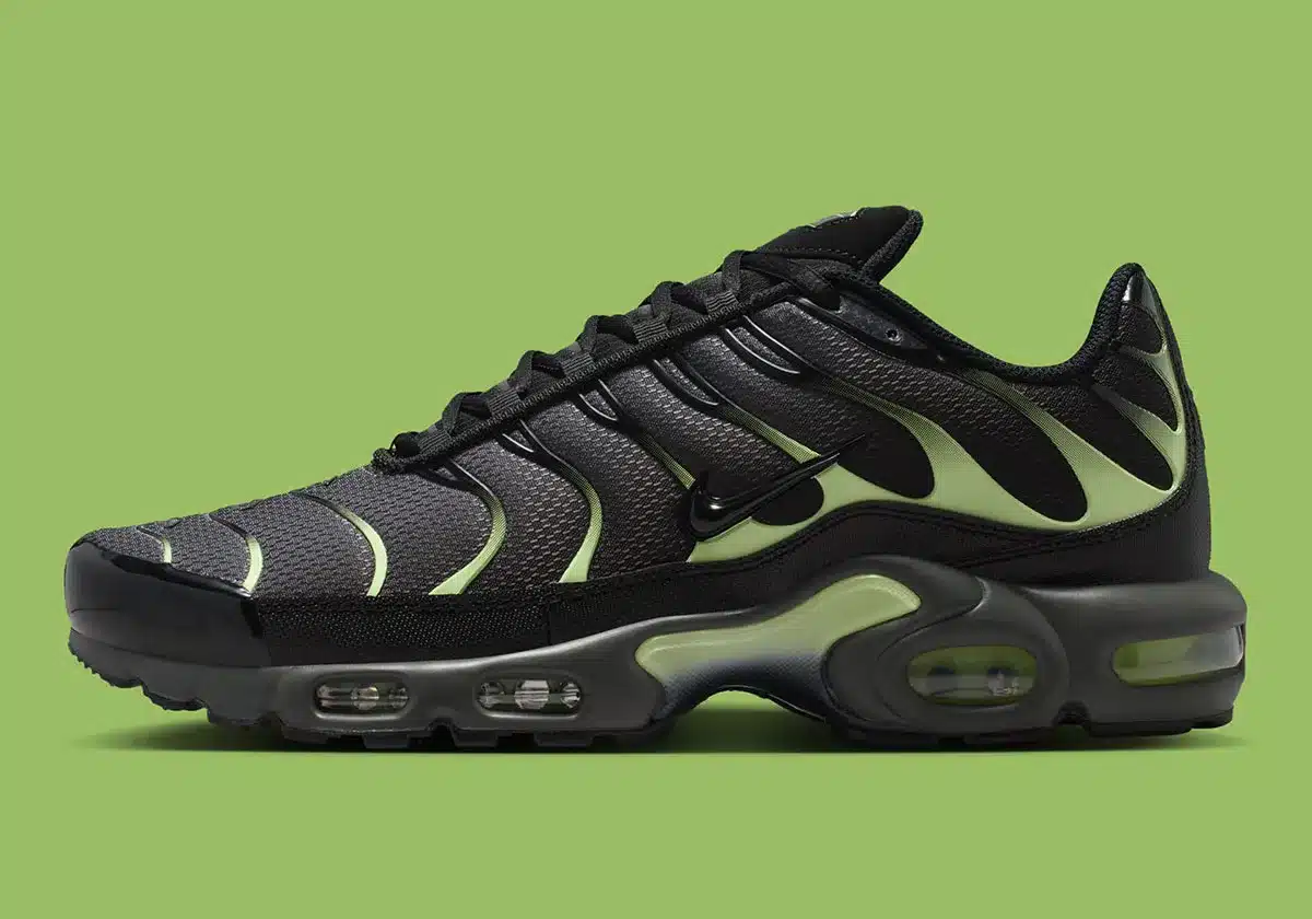 Nike Air Max Plus “Light Liquid Lime”: the Tuned Air comes in a green ...